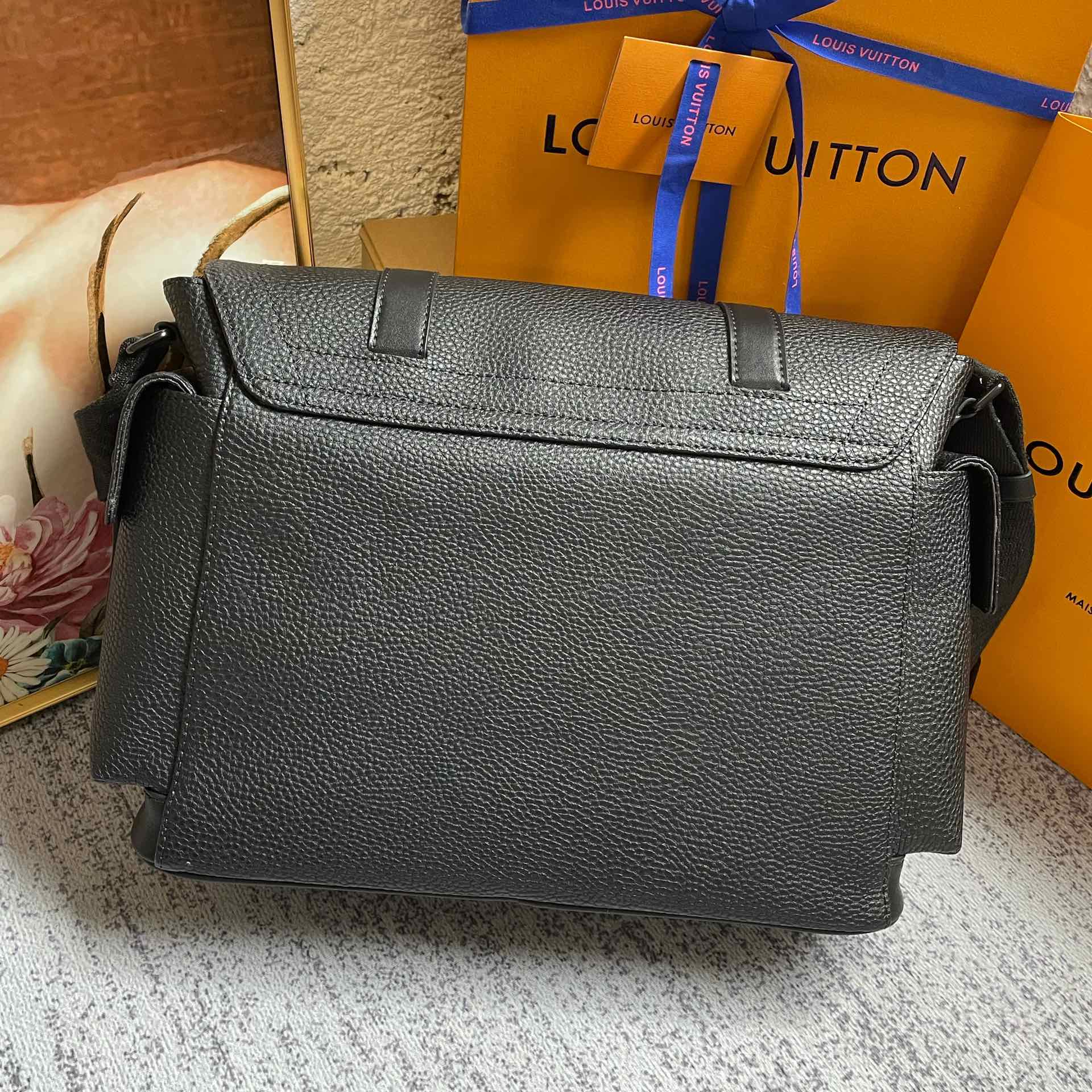 Louis Vuitton Christopher Messenger Taurillon Black M58476 - Temafes