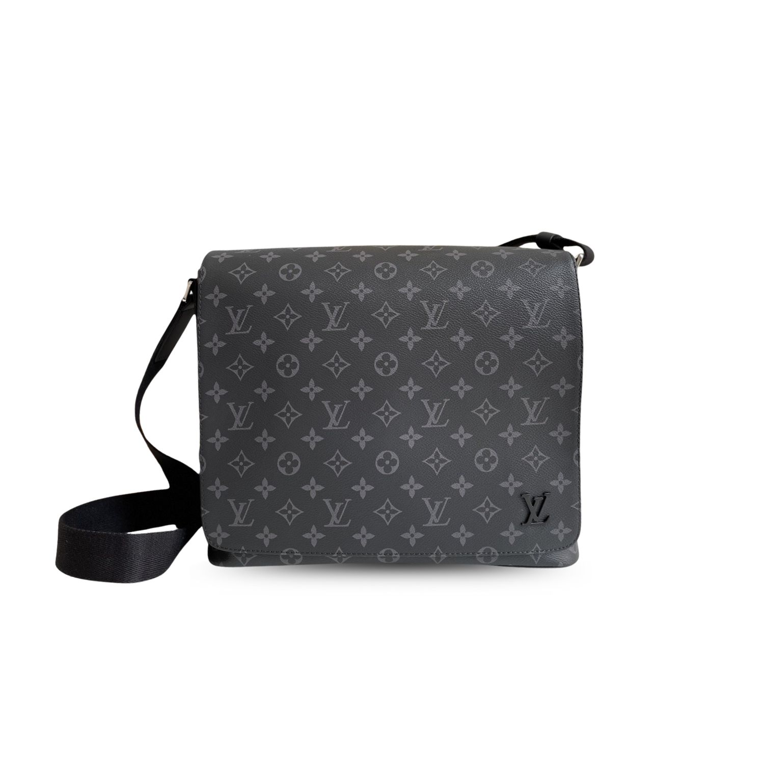 Louis Vuitton District MM Monogram Eclipse Canvas M44001 - TEMAFES